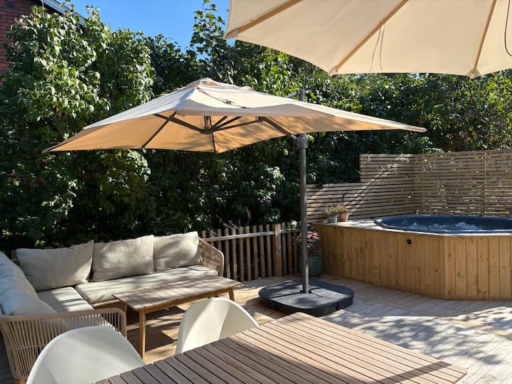 Modern Townhouse With Bath Tub Close To Nature - Estocolmo