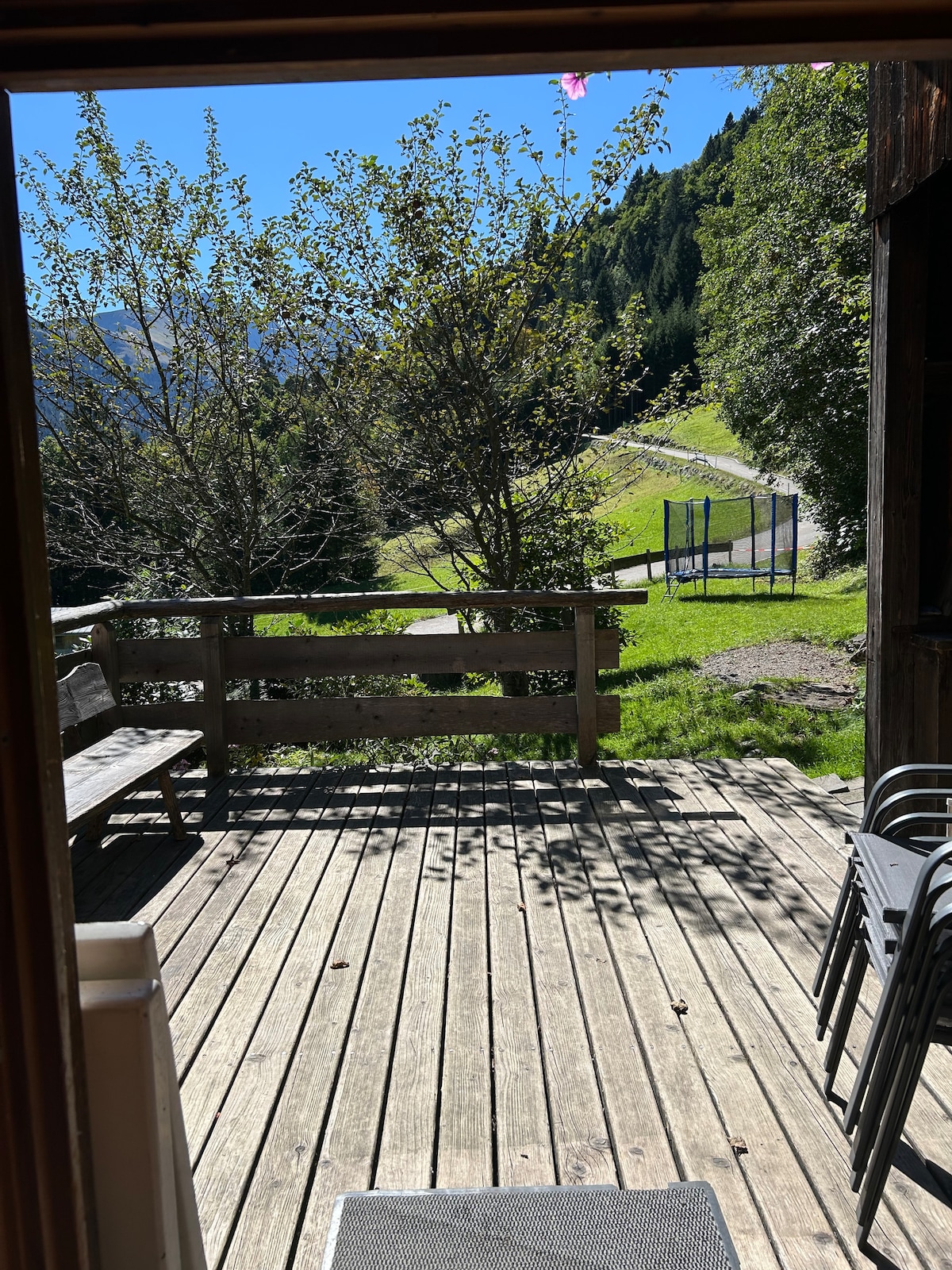Cabane de bien-être isolée avec vue sur la montagne et jacuzzi ...