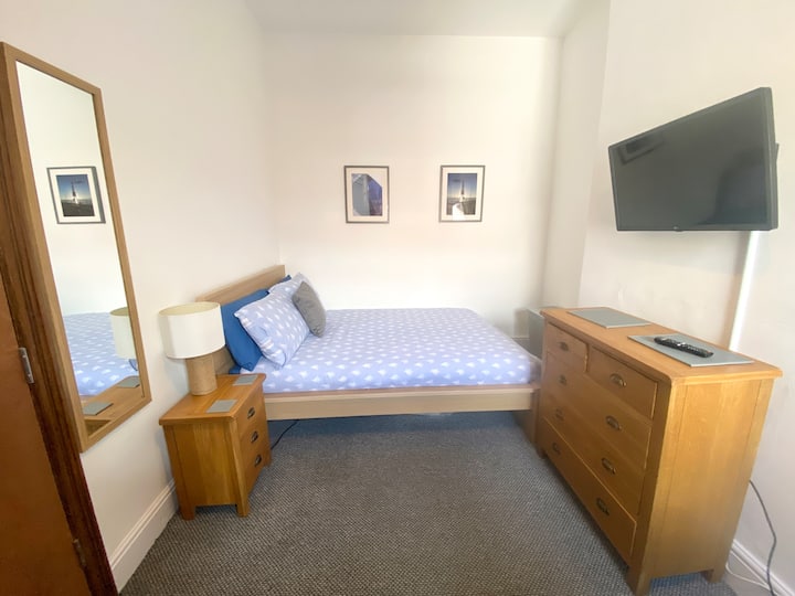 By Bae, Train, Bus, Supermarket, Gyms. £150/wk - Barrow-in-Furness