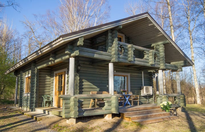 Hirsimökki Kirkkaan Järven Rannalla - Hauho