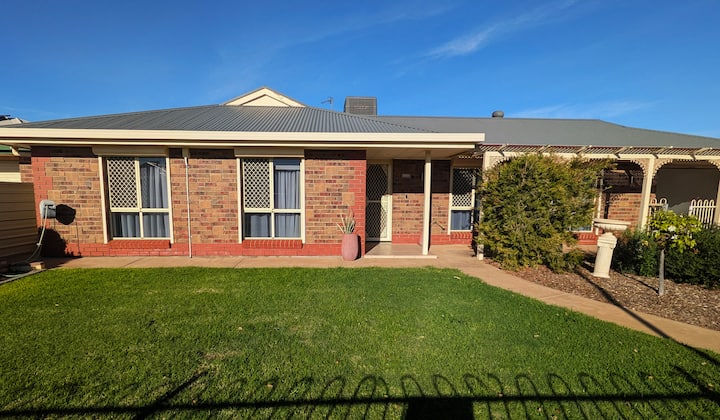 Retreat On Kaeleen - Port Pirie