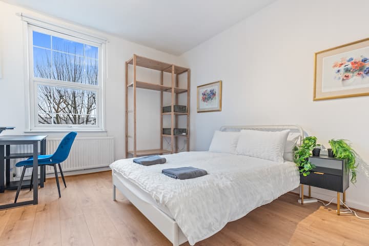 Perfect For Contractors | Central Location | Wi-fi - Newark-on-Trent