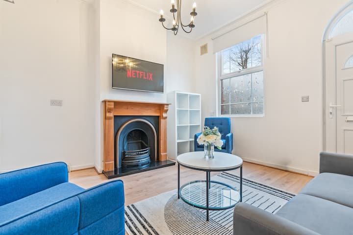 Comfy Home | Sleeps 6 | Near City Centre - England