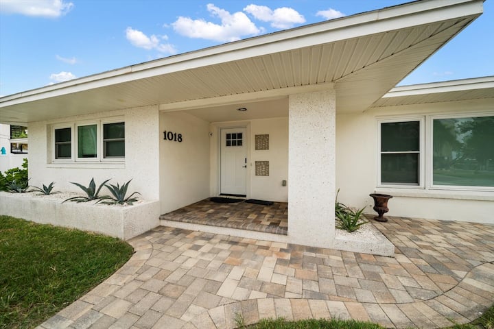 North Beach Oasis With Private Beach Access - Clearwater Beach, FL