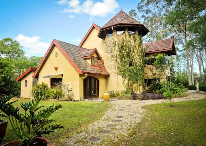 The Canada Room Is Styled To A Wilderness Lodge. - Taree