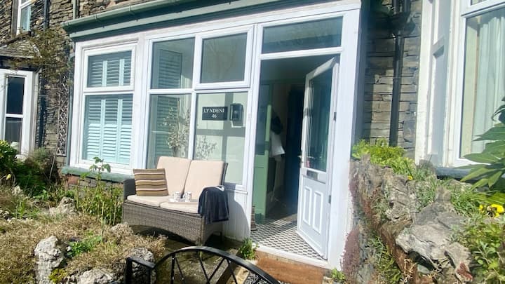 Stunning Central Windermere Lakeland Slate Cottage - Bowness-on-Windermere