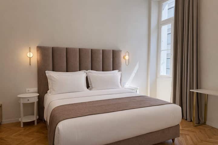 Walk-up Three-bedroom Flat With Kitchen - 105m² - Athens
