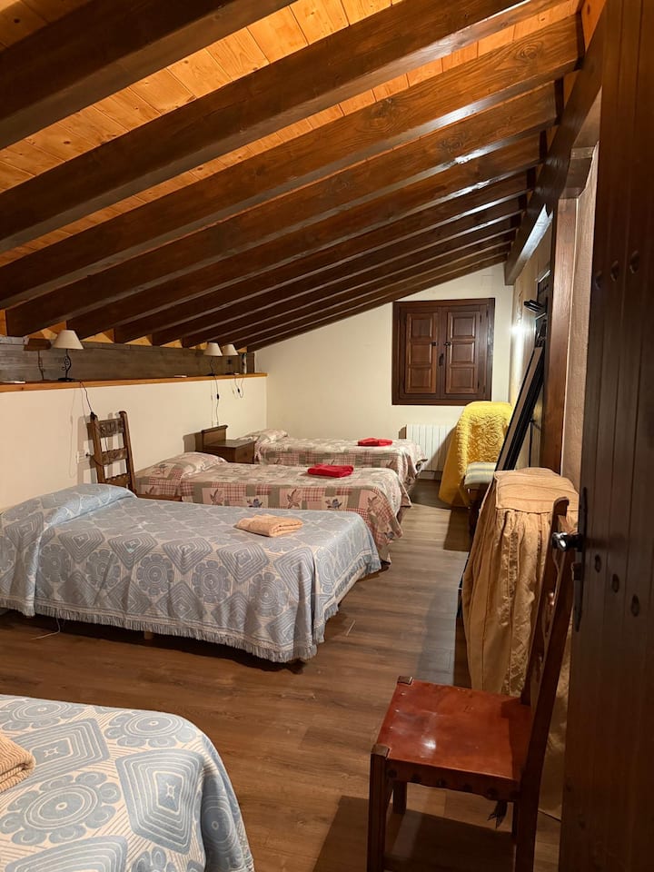 Habitacion Cuadruple Con Baño Privado Del Albergue - Eibar