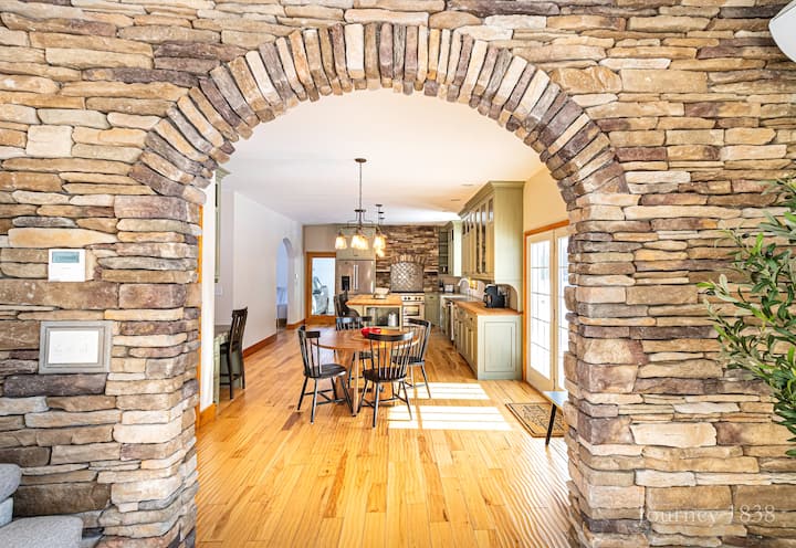 Parking For Buses/trailers And Evs! Space For All! - Carbondale, PA