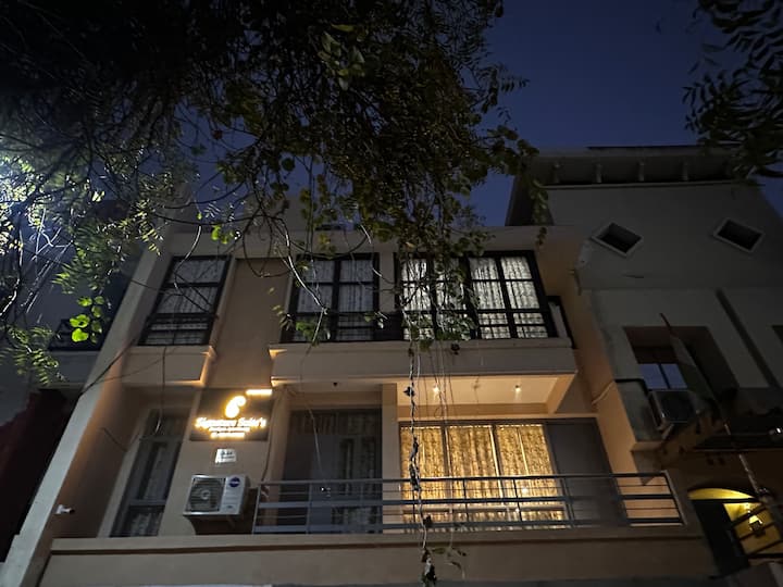 Luxury 4br Boutique Apartment Near Taj Mahal | - Agra