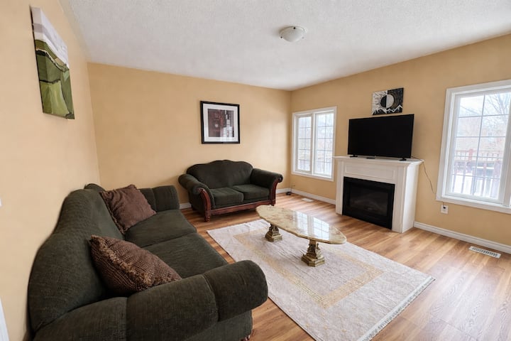 Private & Spacious Primary Suite In Brampton Home! - Brampton