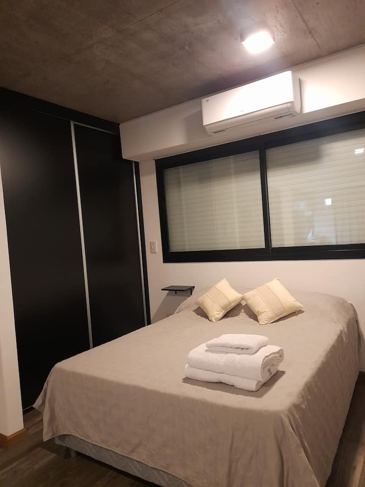 Monoambiente Amplio Y Luminoso, Full Equipado. - Rosario