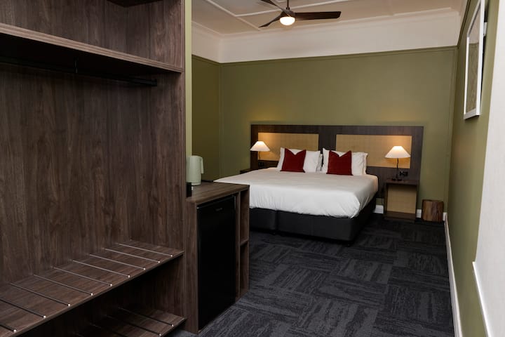 Heritage Listed King Room With Ensuite - Bunbury