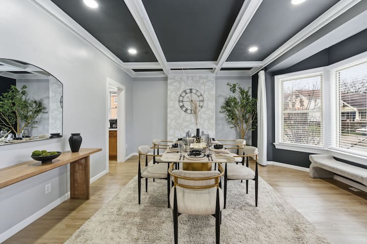 Modern Getaway I Free Hottub I Fire Pit I 7 Beds - Cincinnati, OH