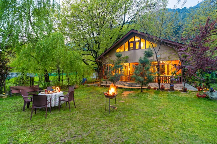 Stayvista At Maryam Cottage W/ Bbq, Bonfire - Pahalgam