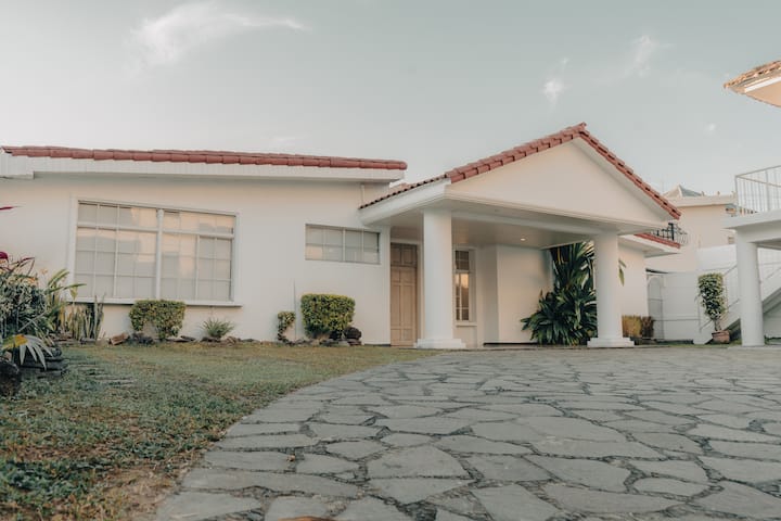 Casa 135 Hotel Boutique- Casa Entera - El Salvador