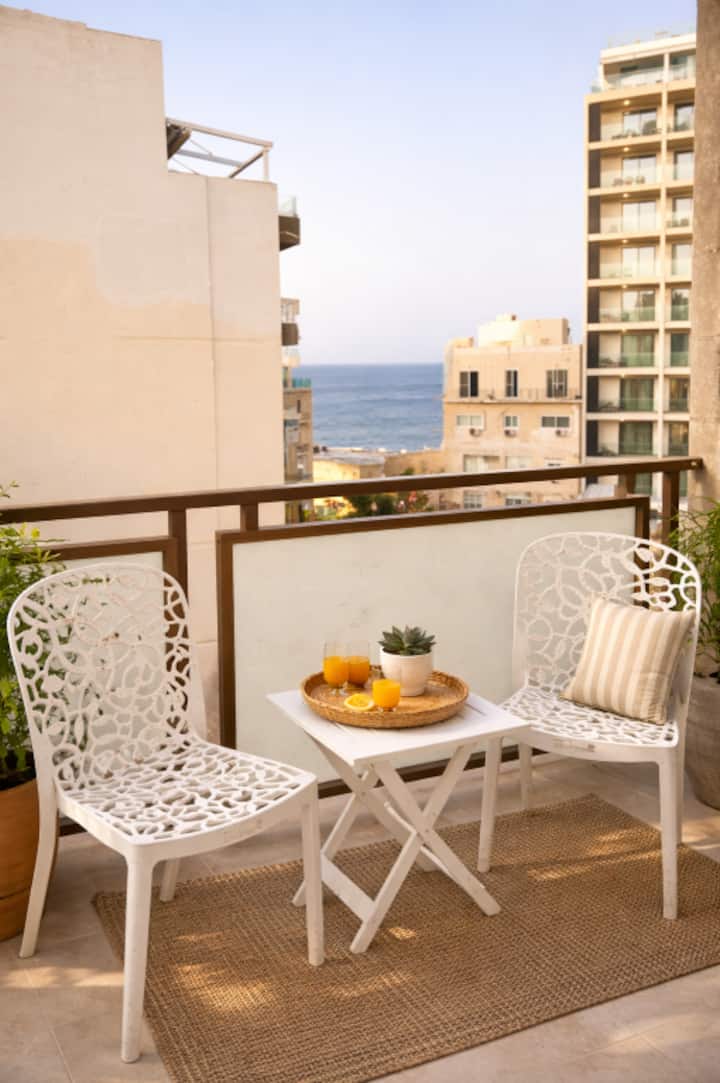 Spacious 4br Sea View Apartment In Sliema - La Valette