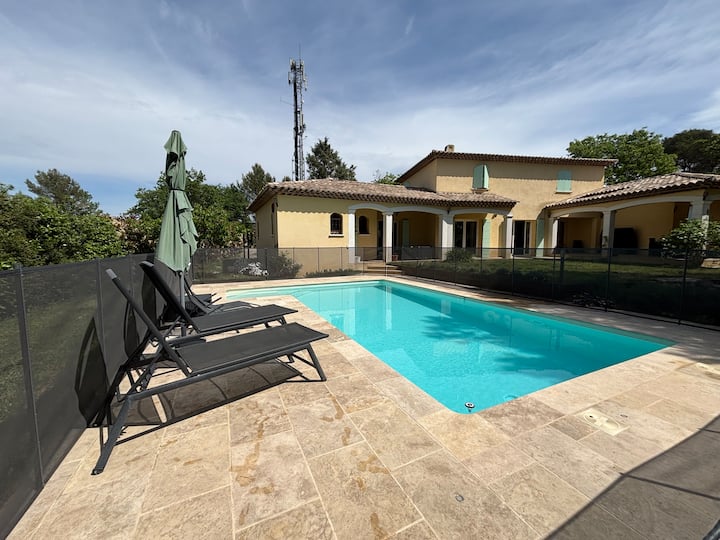 Longo Maï Charme Et Piscine - Draguignan