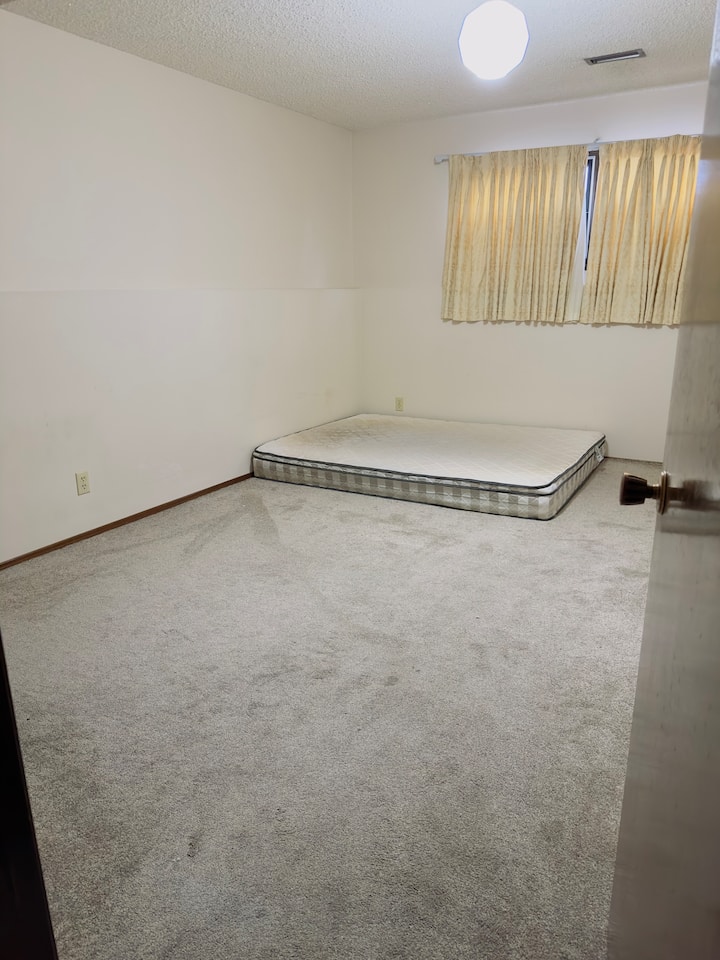 Large Private Room In My Basement. - Lethbridge