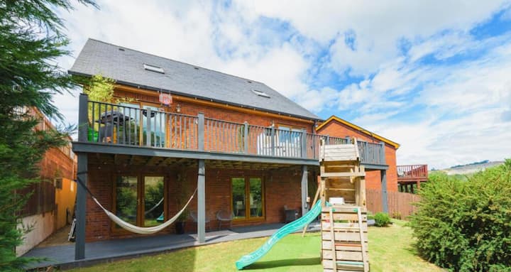 Large 5/6 Bedroom House, Builth Wells Town Centre - Builth Wells