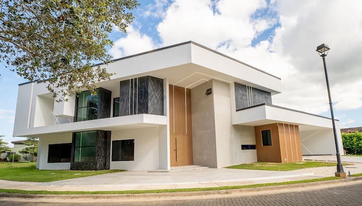 Luxury Pacific House - Liberia
