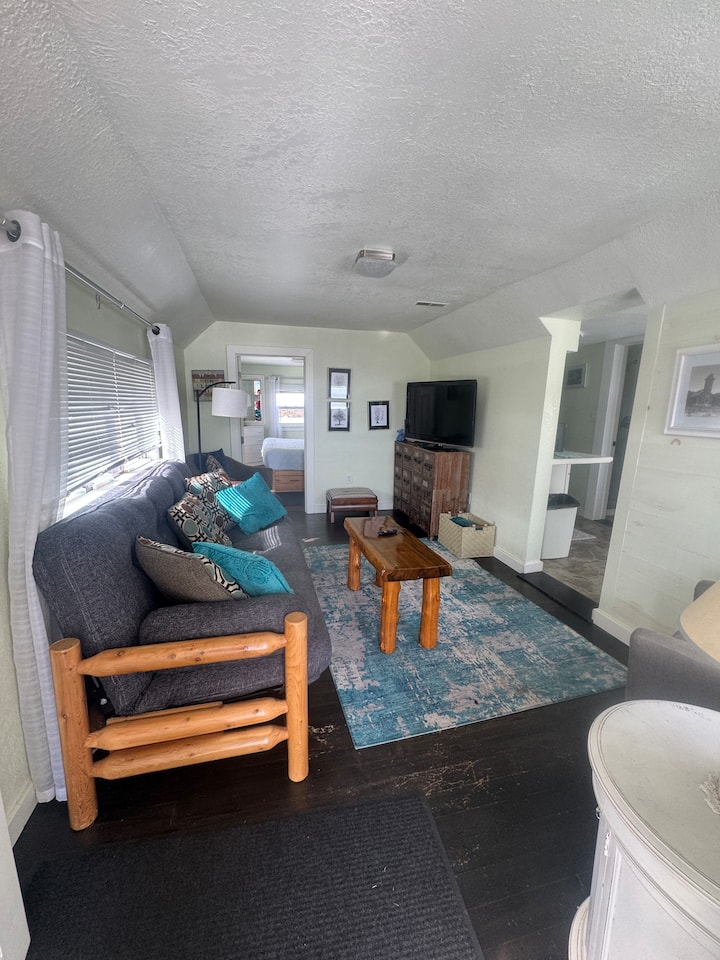 Prk Cottage- Lakeside, Private Beach - Munising, MI