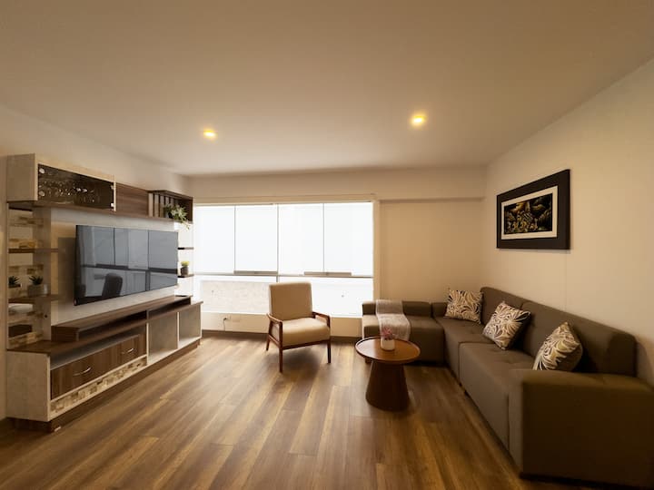 Prime Location • Bright & Modern 3br Apartment - Peru