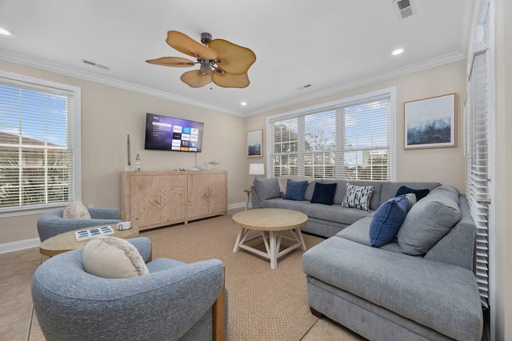 Sand Dollar | Spacious 4br W/ Ocean Views + Pool - Myrtle Beach, SC