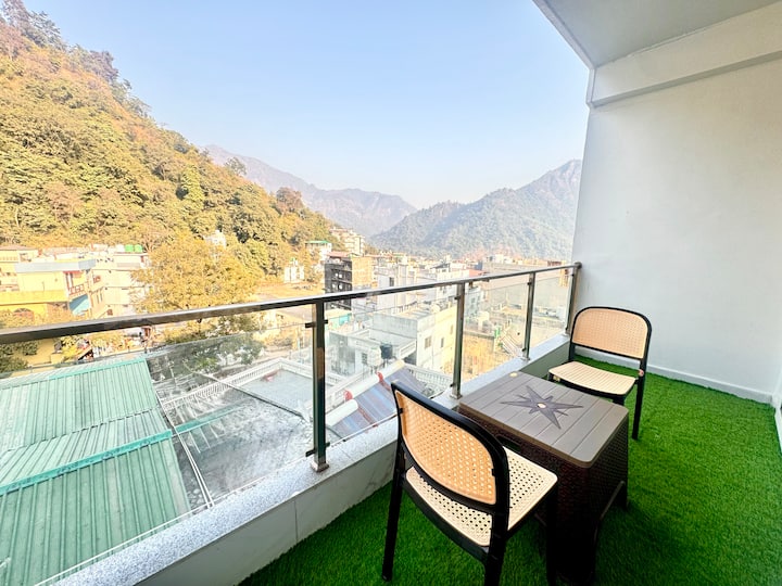 The Olivia Sky Balcony Retreat | Hill View 1bhk - Rishikesh