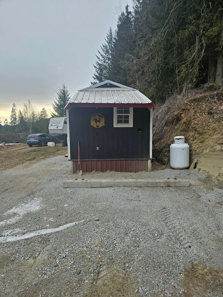 The Bear Hut - Crescent Lake, Metaline Falls