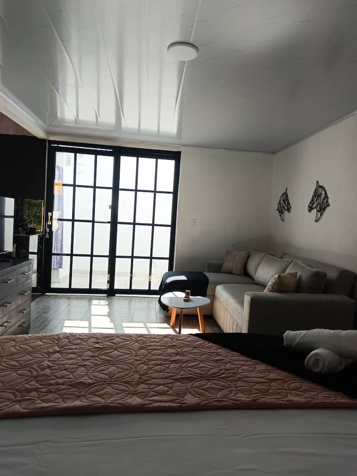 Moderno Y Tranquilo, Diseño Acogedor Y Privacidad - Acacias