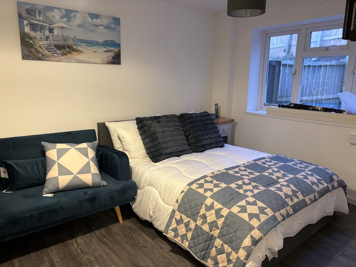 Neptune Cosy Suite Newly Renovated, Free Parking. - Monmouthshire