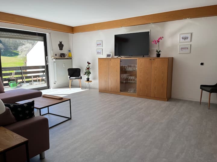 Ferienwohnung Frau Holle. Das Haus Am Waldrand. - Mandelbachtal