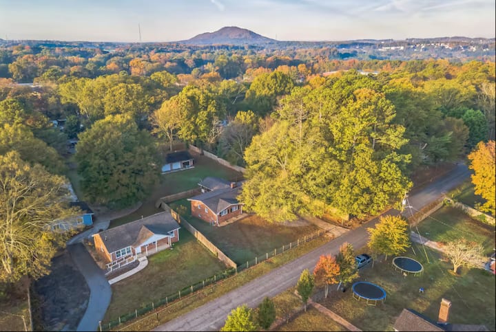Cozy 5 Bedrooms | Spacious | Outdoor Area - Marietta, GA