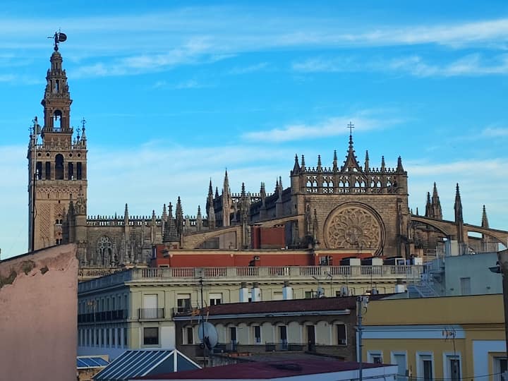 Top Notch New Arfe Cathedral 8 People Homeyseville - Siviglia