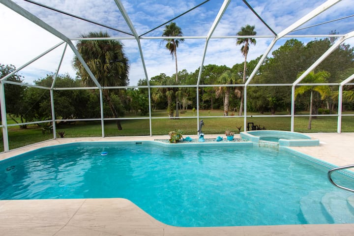 Villa Sunflower, Pool Escape In Perfect Location - Lehigh Acres, FL