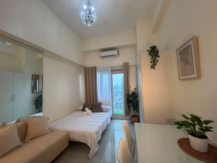 Penthouse Studio Japandi Suites | Jazz Mall Makati - Makati