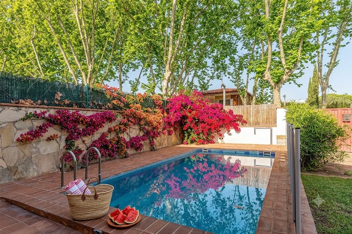 Modern Spanish Villa With Private Pool - Castelldefels