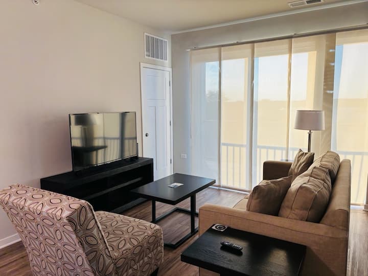 Relaxing 2 Bedroom 2 Bathroom In Hoffman Estates - Hoffman Estates, IL