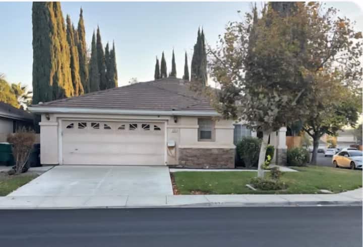 3 Bed, 2 Bath In The Heart Of Patterson. - Patterson, CA