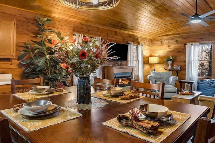 "Sasquatch Hideout" Cabin In The Woods - Maggie Valley