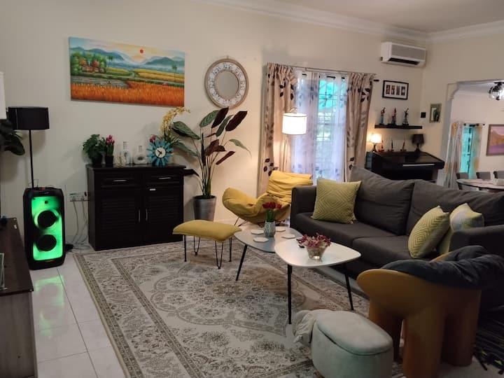 Funhouse 3br Damai Perdana/ Pool Table/bbq/karaoke - Kajang