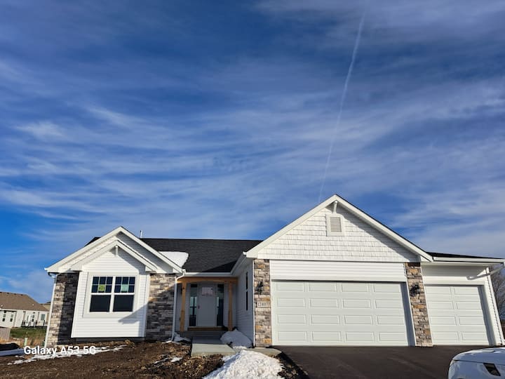 3bed 2bath Home Away From Home - Splash Pad, Belvidere