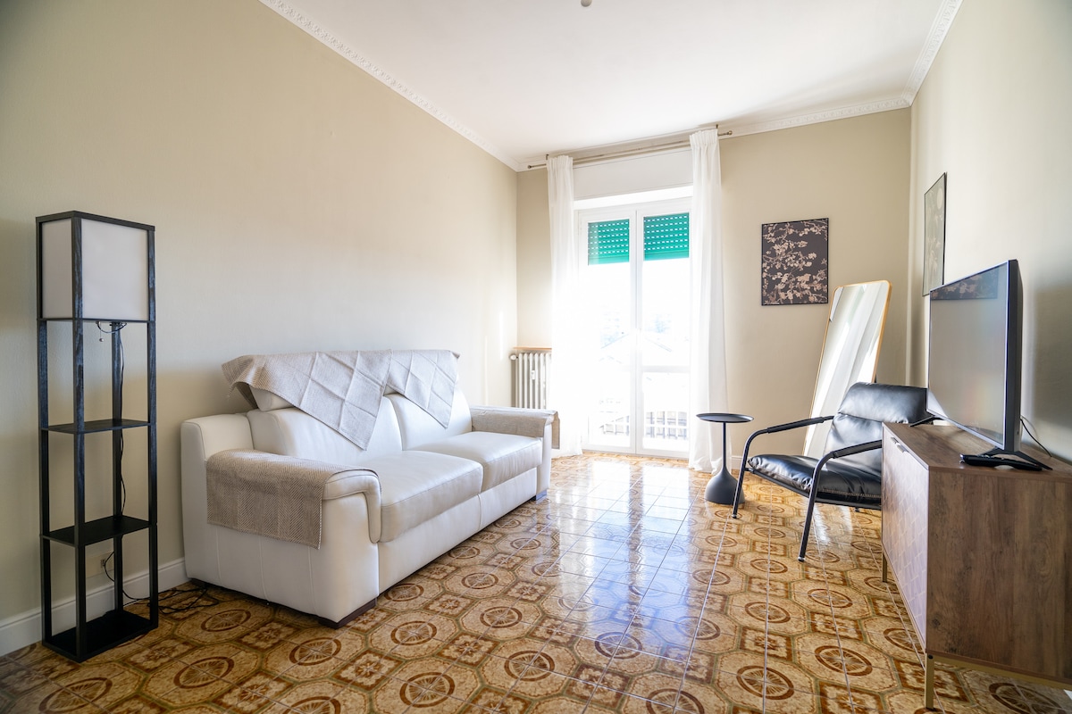 The Classic British Flat | Rozzano–Assago, Milan - Flats for Rent in ...