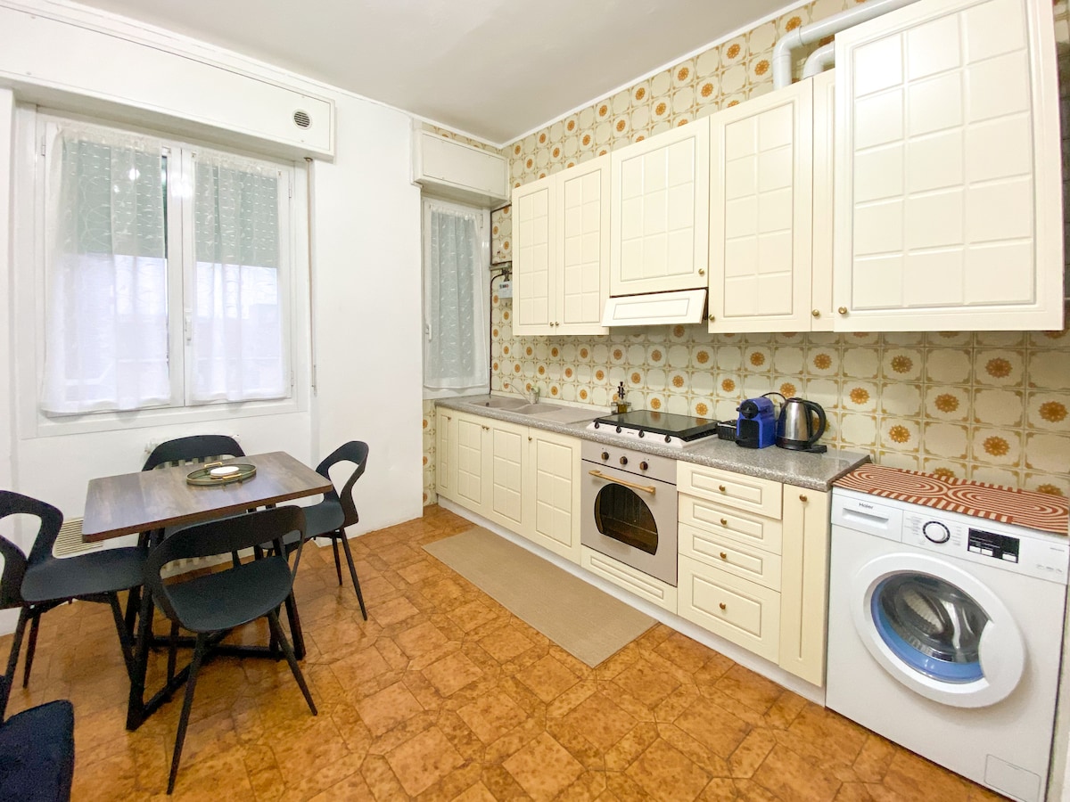 The Classic British Flat | Rozzano–Assago, Milan - Flats for Rent in ...