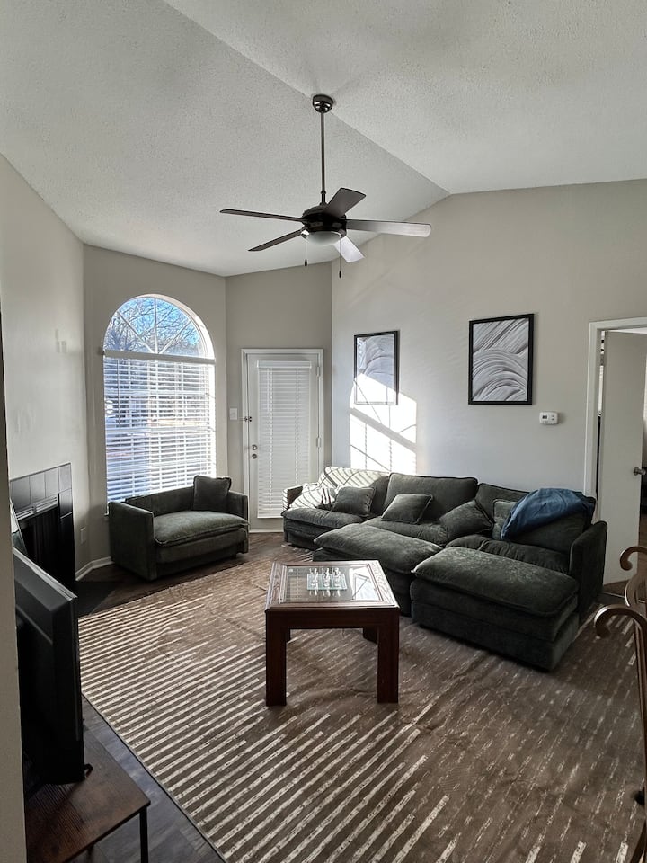 Welcome To Your Perfect Home -Away-from-home! - Huntsville, AL