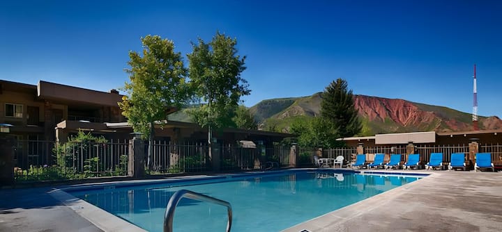 Outdoor Adventure W/ Pool & Playground Access - Glenwood Springs, CO