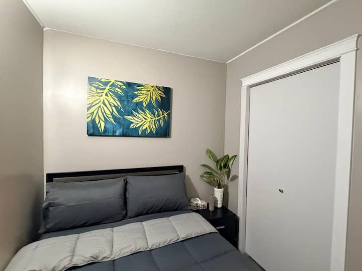 Entire Private Unit | Free Parking | Self Check-in - Saskatoon