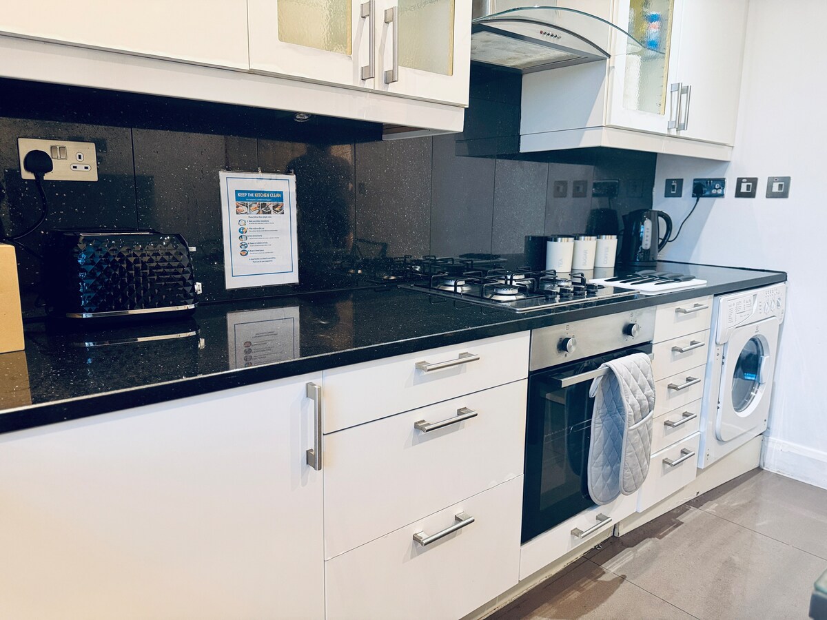 Spacious Double Room near The River - Flats for Rent in Greater London ...