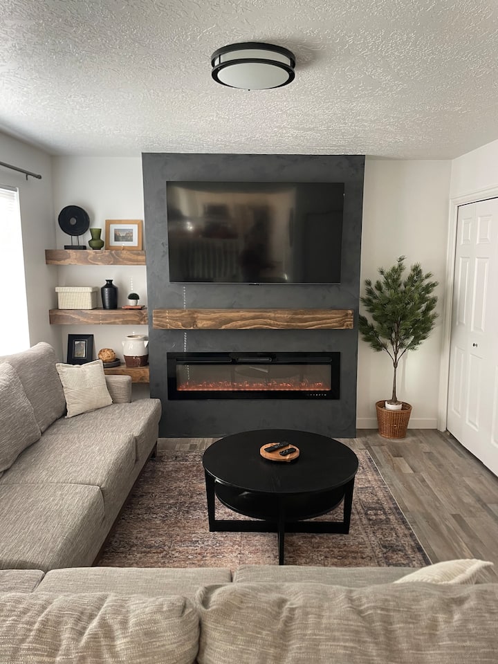 Cabin-style Comfort | Peaceful Lehi Retreat - Lehi, UT